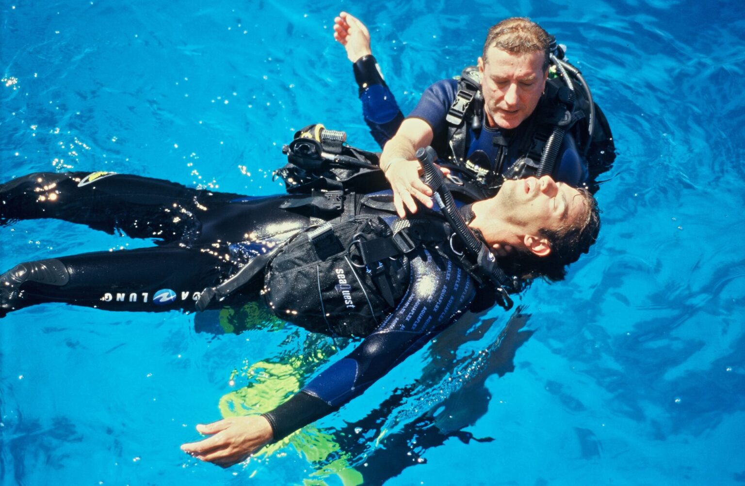 Scuba Diving in Dubai - Try dive - PADI Courses - Diving Shop
